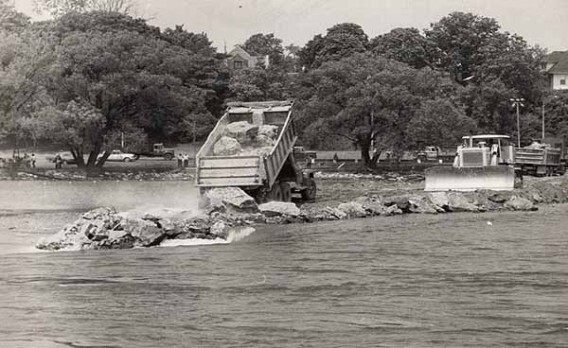 Niagara Falls Went Dry in 69′ | Niagara Falls Up Close